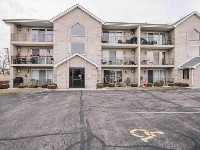 8836 Amelia Ct Apt 1B, Justice, IL 60458