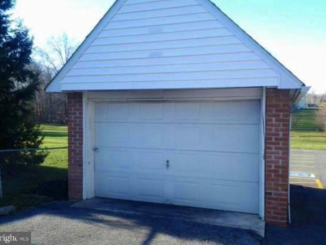 8836 Belair