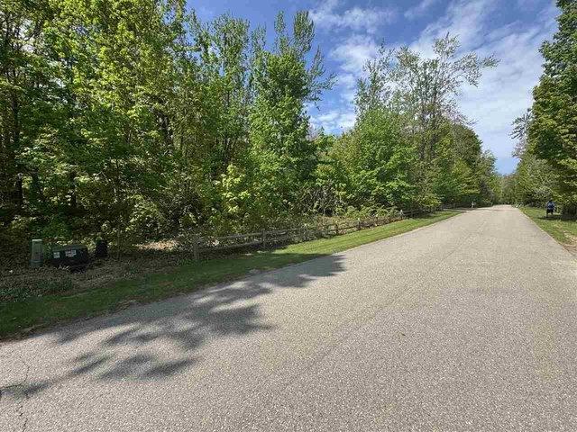 8838 Spring Ridge Dr, Petoskey, MI 49770