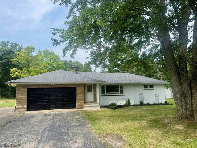 8839 Billings Rd, Kirtland, OH 44094
