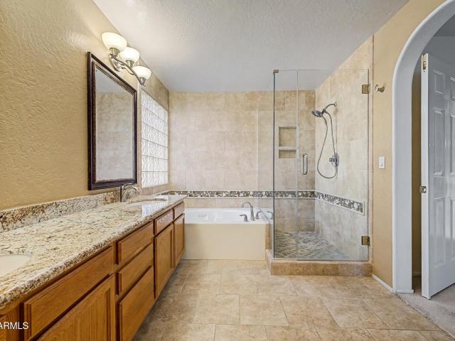8839 e floriade drive