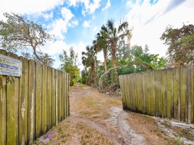 8839 Richmond St, Gibsonton, FL 33534 | MLS #TB8327