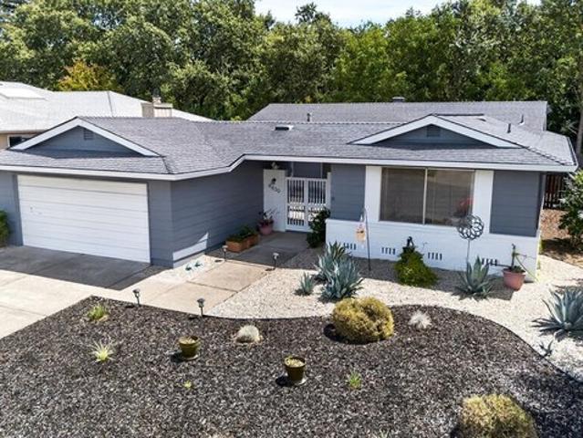 8830 Oak Trail Dr, Santa Rosa, CA 95409