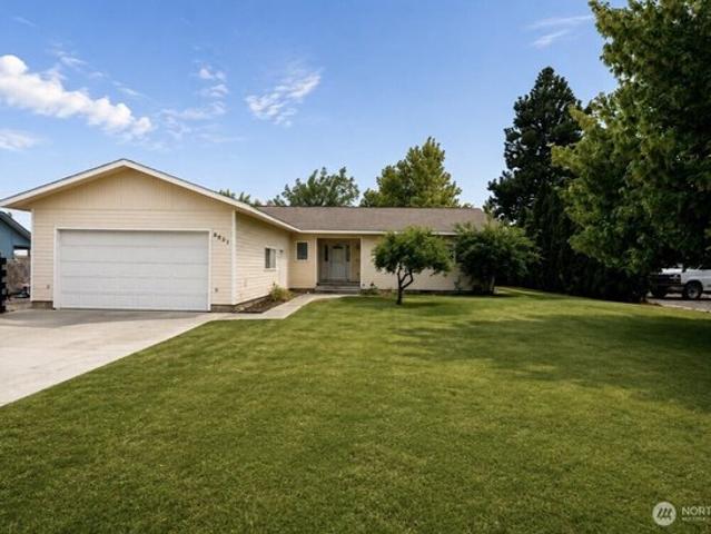 8831 NE Hillcrest Dr, Moses Lake, WA 98837