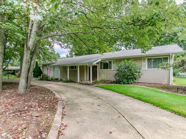 8831 Pine Tree Dr, Macedonia, OH 44056