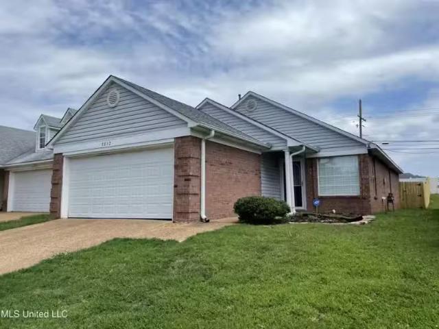 8832 CAT TAIL CV, SOUTHAVEN, MS 38671 Single Family Residence.