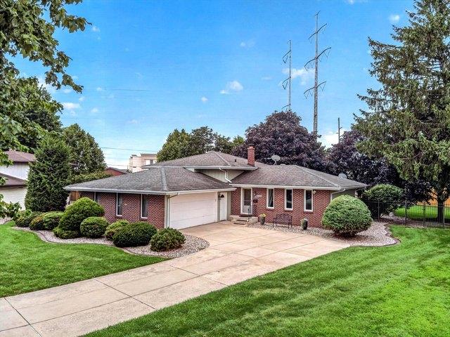 8832 Jefferson Ct, Munster, IN 46321