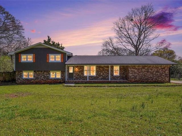 8832 Twin Oaks Dr, Jonesboro, GA 30236