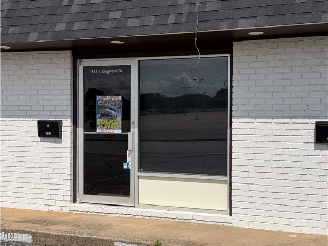 883 Dogwood Street