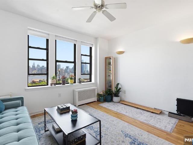 883 E Boulevard # 1F