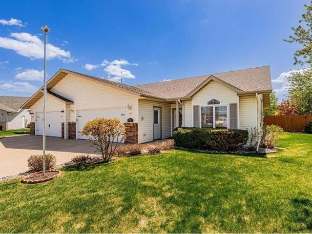 883 Lakeridge Pl, West Fargo, ND 58078