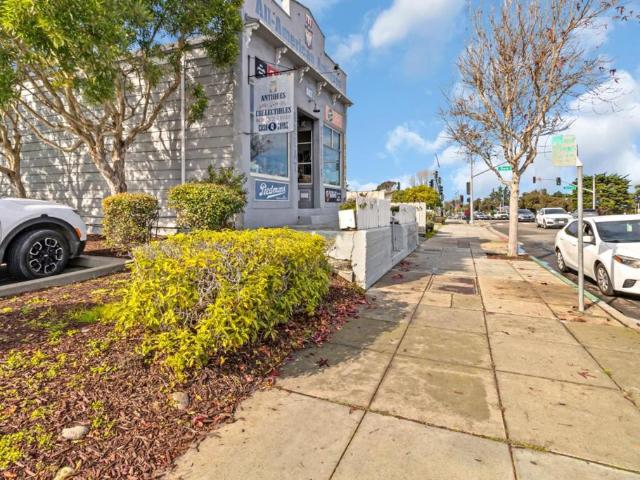 883 Lighthouse Avenue