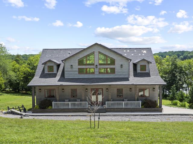 883 Newton Ln