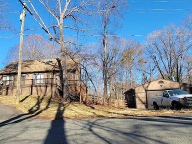 8844 McGrath Rd, Manassas, VA 20112