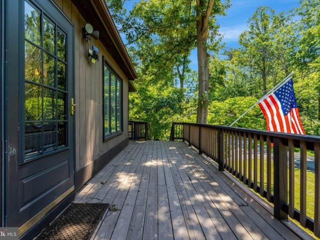 8844 McGrath Rd, Manassas, VA 20112