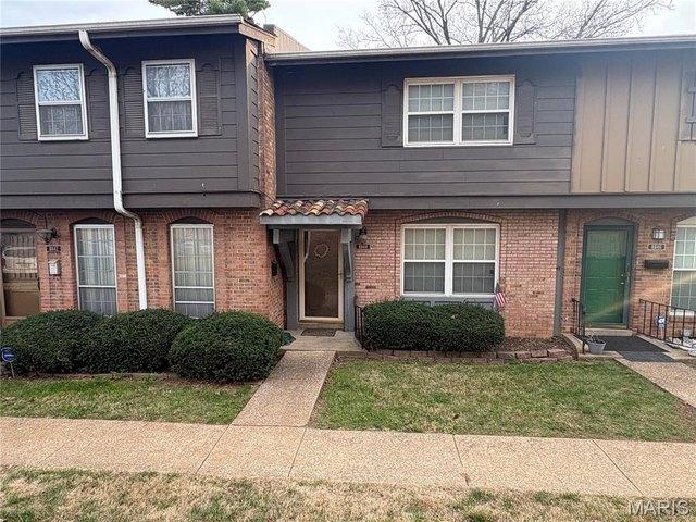 8844 Santa Bella Dr, Hazelwood, MO 63042