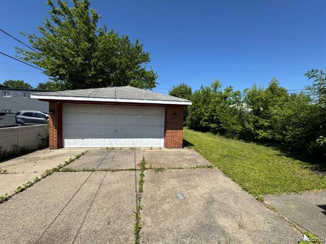 8847 Woodbine