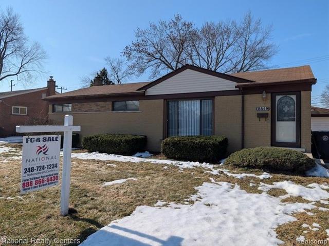 8849 Merriman Rd, Livonia, MI 48150