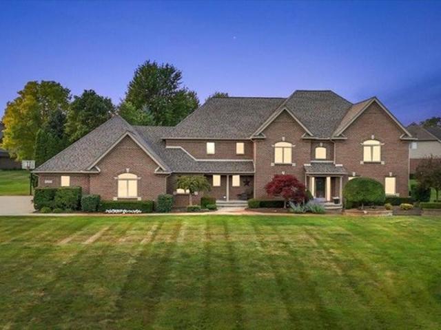 8849 Heatherwood Ct, Washington Township, MI 48095