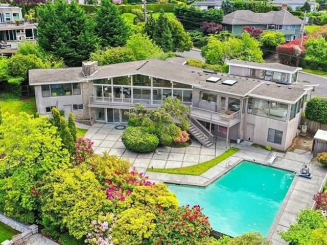 8840 NE 24th St, Clyde Hill, WA 98004