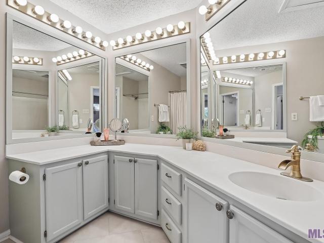 8440 E Cypress Point Ct, Baton Rouge, LA 70809 | MLS #BR2026006 | Compass