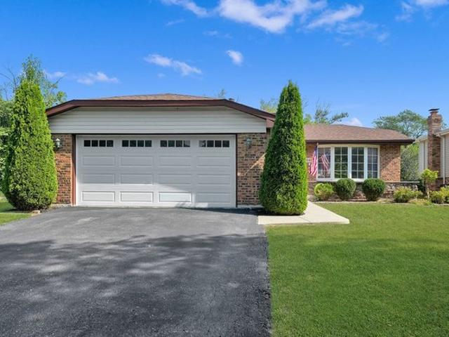8840 Leslie Dr, Orland Hills, IL 60487