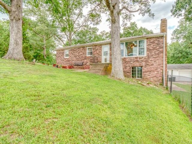 8841 N Triton Ln, Mount Vernon, IL 62864