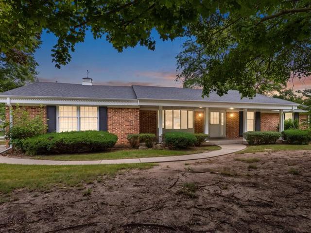 8841 Greenhill Ln, Greendale, WI 53129