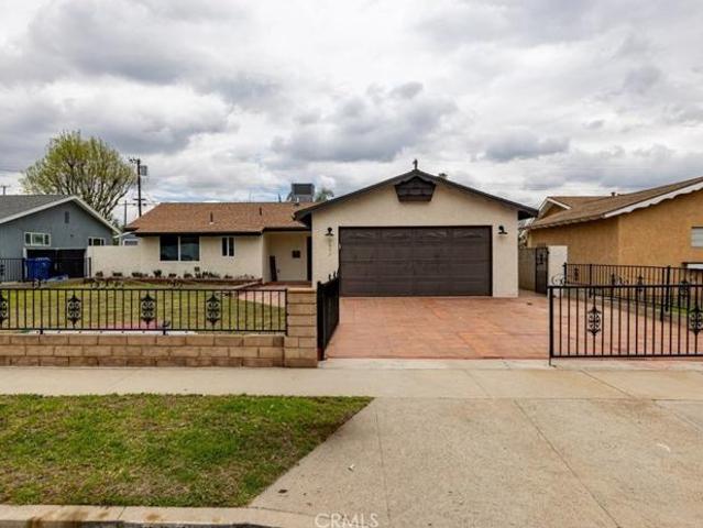8842 Monogram Ave, North Hills, CA 91343