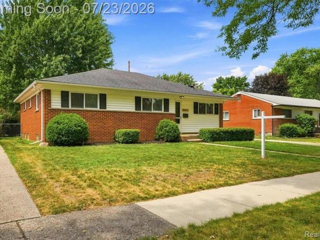 8843 Headley Dr, Sterling Heights, MI 48314
