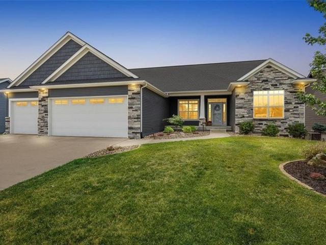 884 Archer Dr, Marion, IA 52302
