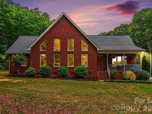 884 Beamguard Rd, Clover, SC 29710