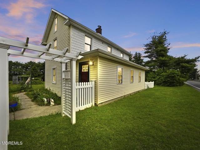 884 Monmouth Rd, Cream Ridge, NJ 08514