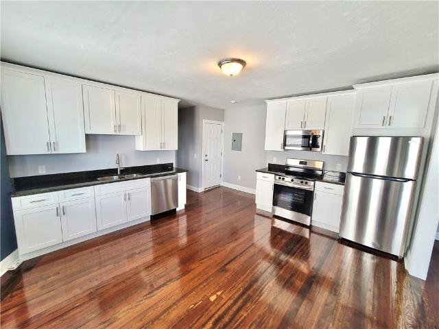 884 Main Street 2R