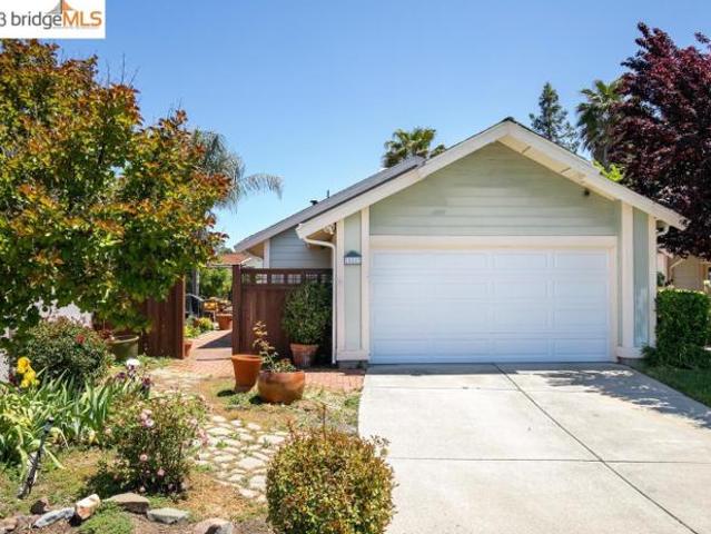 884 Malibu Dr, Concord, CA 94518