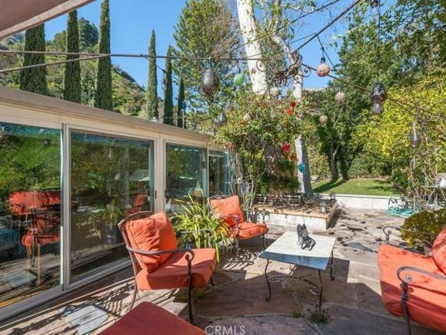 884 N Beverly Glen Blvd, Los Angeles, CA 90077