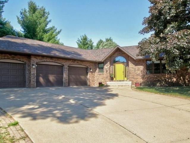 884 Windsor Forest Dr, Altoona, WI 54720