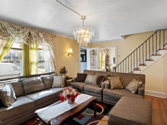 884 Townley Ave