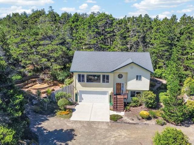 88548 Nautilus Ct, Florence, OR 97439