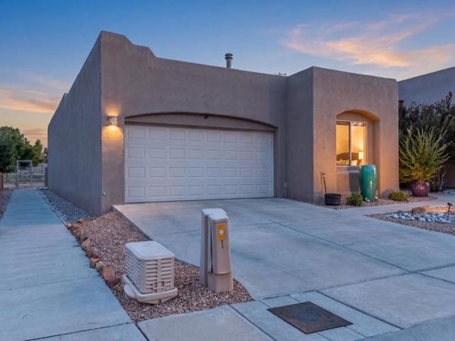 8855 Desert Fox Way NE, Albuquerque, NM 87122