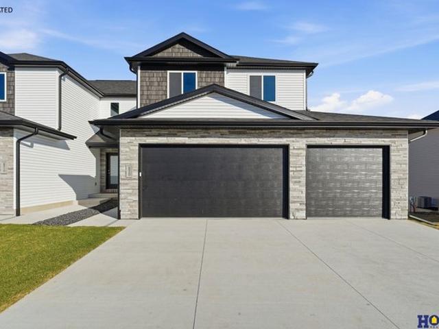 8857 Peregrine Rd, Lincoln, NE 68505