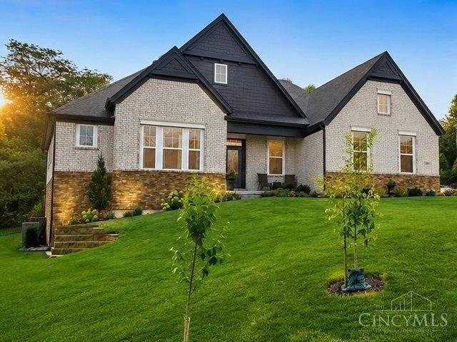 8858 Old Farm Dr, West Chester, OH 45069