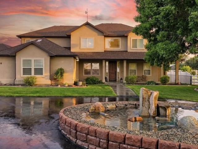 8858 Stardust Ln, Nampa, ID 83686