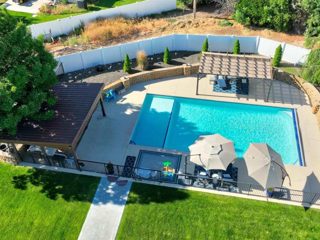 8858 Stardust Ln