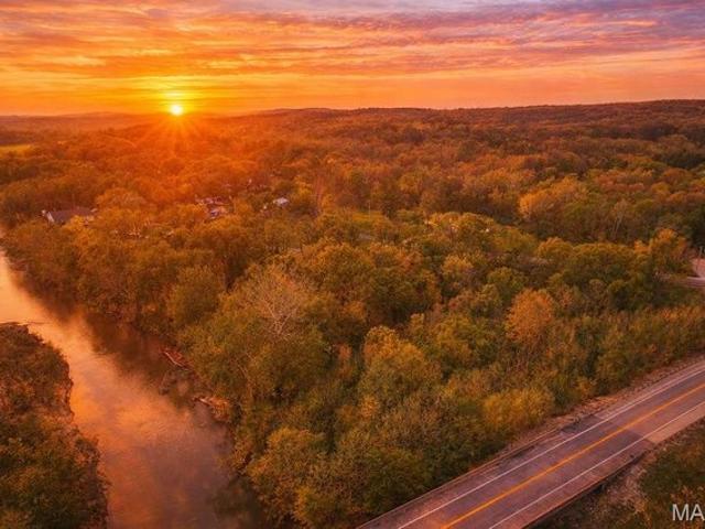 8850 Old Morse Mill Rd, Dittmer, MO 63023