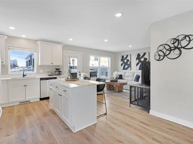 8851 Granite Ct, Woodbury, MN 55129