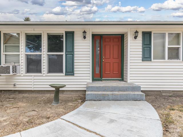 885 Airport Rd