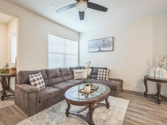 885 Blackstone