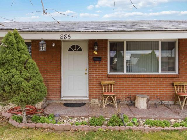 885 E 17th N