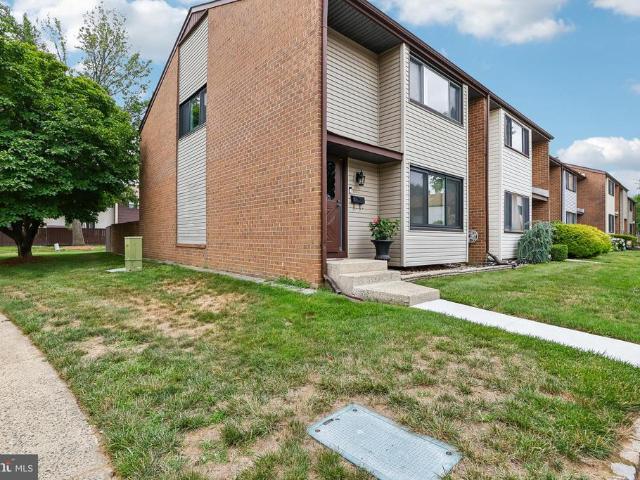 885 Jamestown